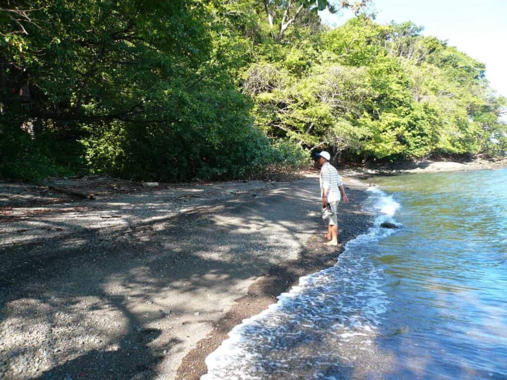 Isla Gobernadora Small Beach – Pacific Adventure Tours